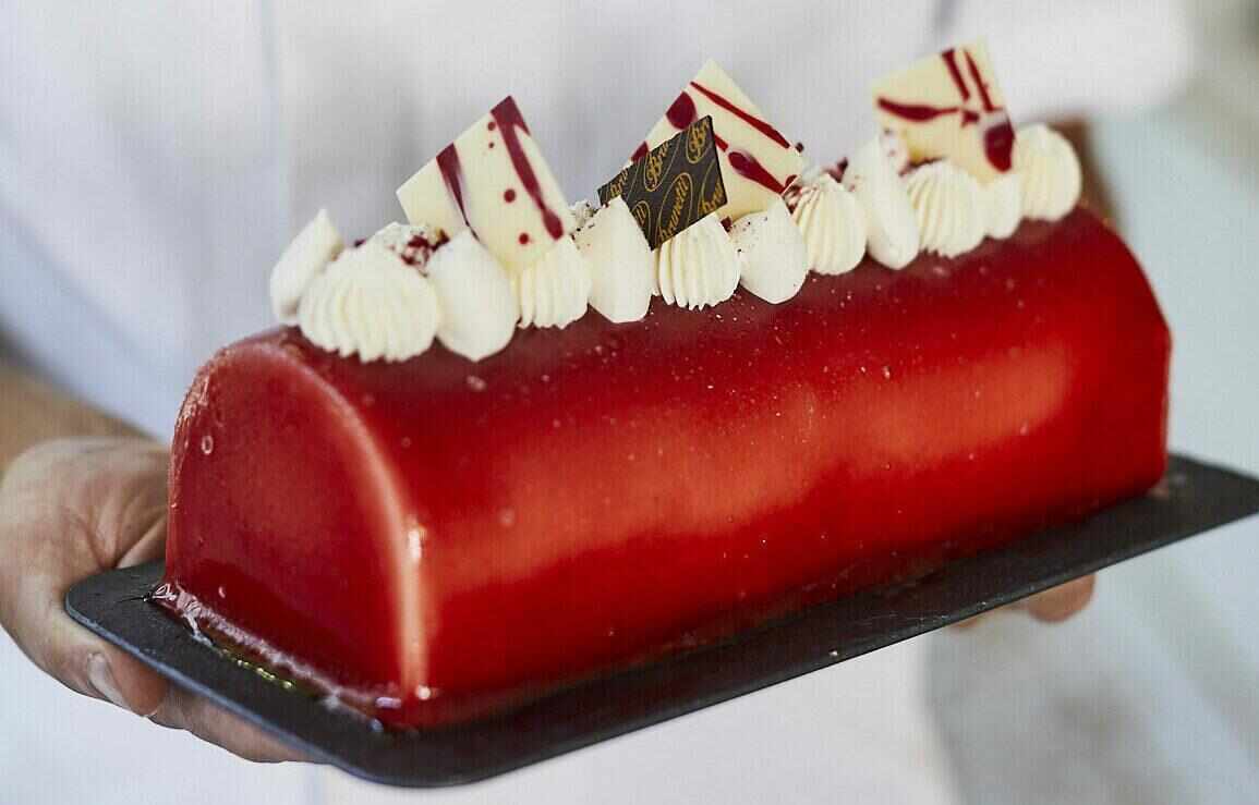 Strawberry Cheesecake Gelato Cake | Brunetti Classico