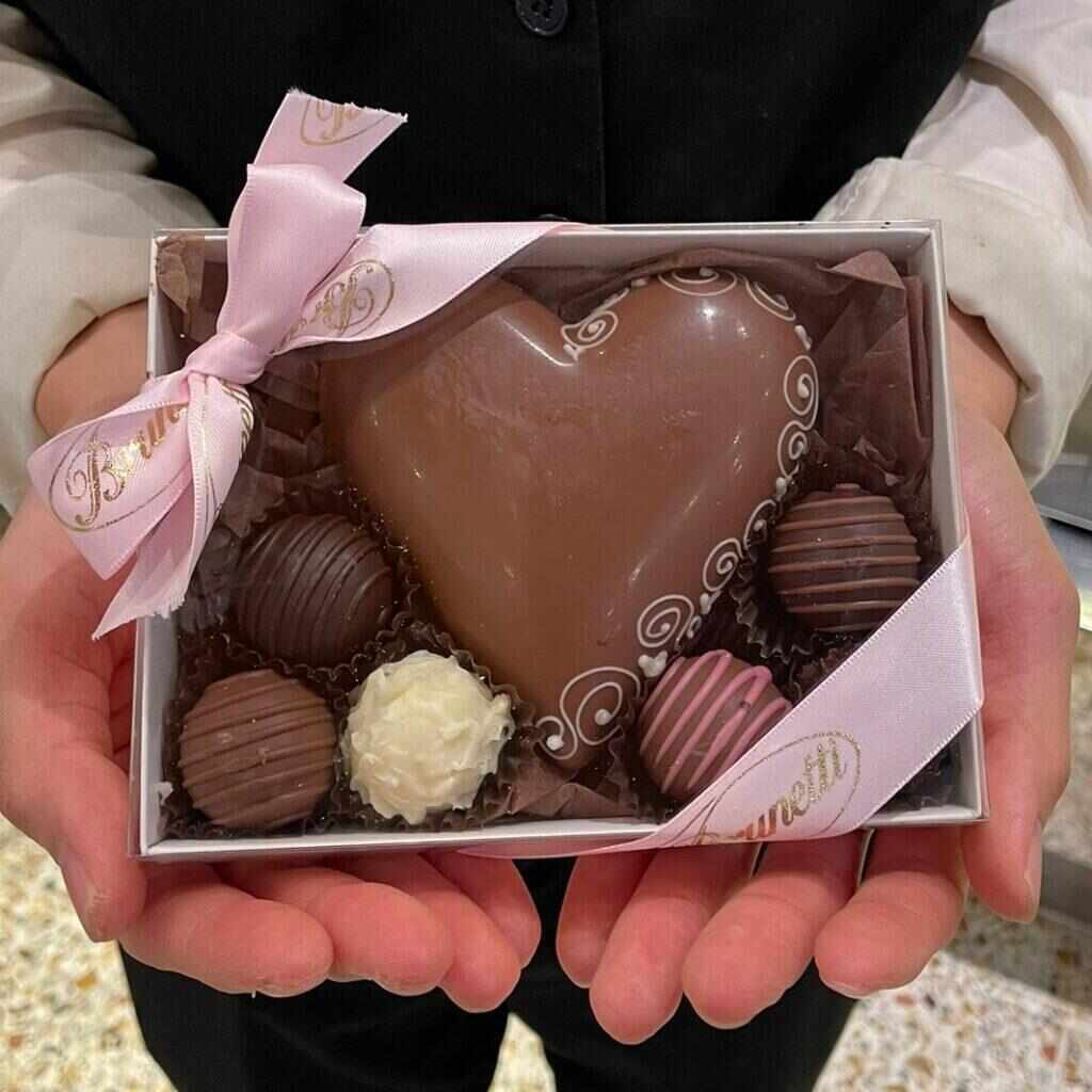MILK CHOCOLATE HEART & TRUFFLES GIFT BOX - Brunetti Classico Cafe Melbourne
