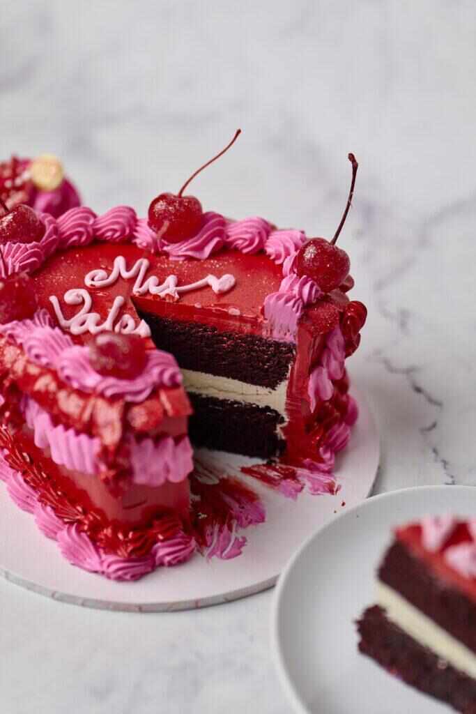 Custom Cakes In Melbourne - Personalised Cakes | Brunetti Classico